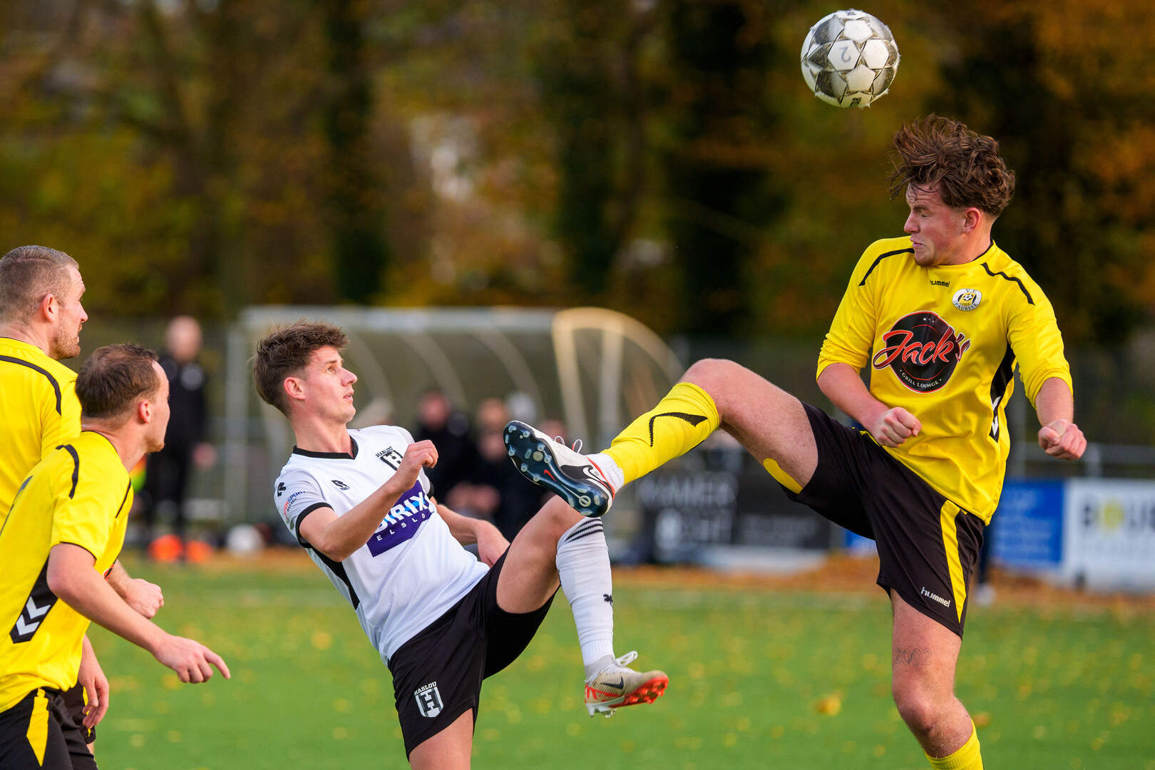 Productieve inhaalronde amateurvoetbal: meer dan dertig goals in negen ...