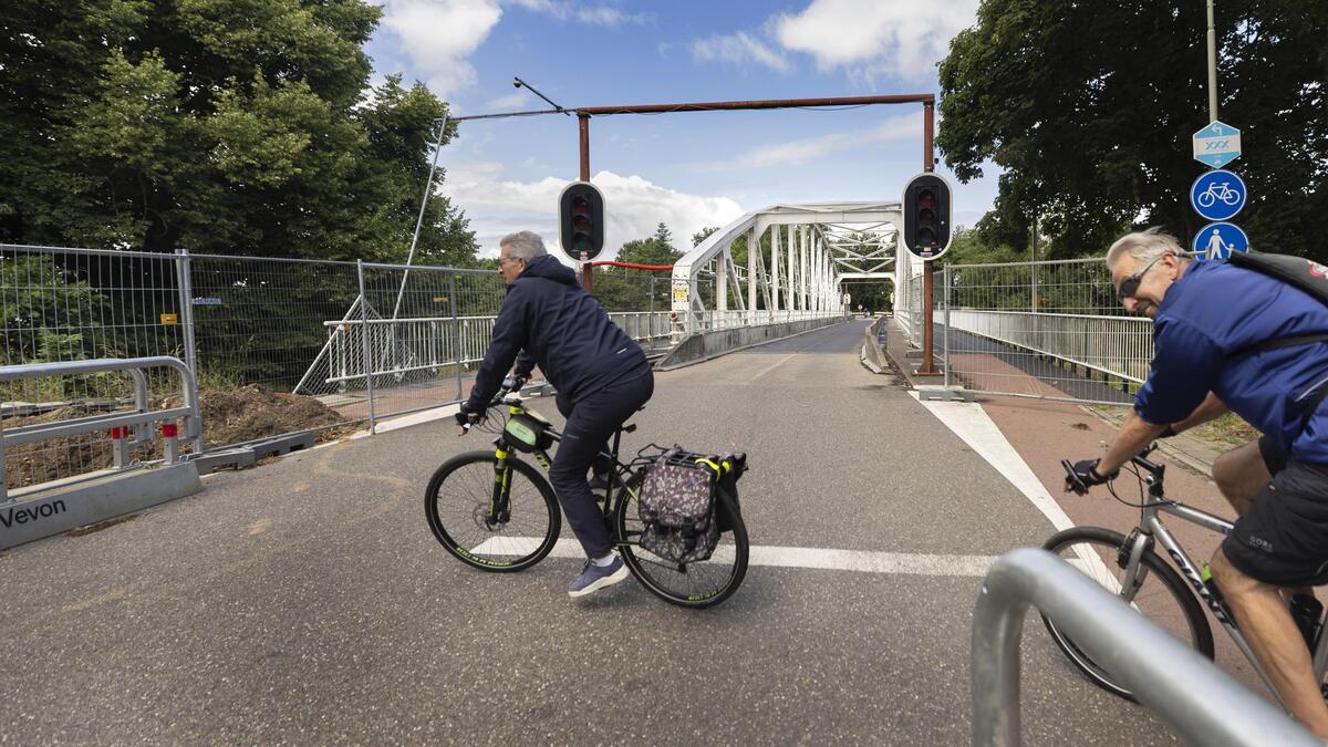 ‘Anderhalf jaar is wel héél erg lang’, mopperen inwoners van Urmond ...