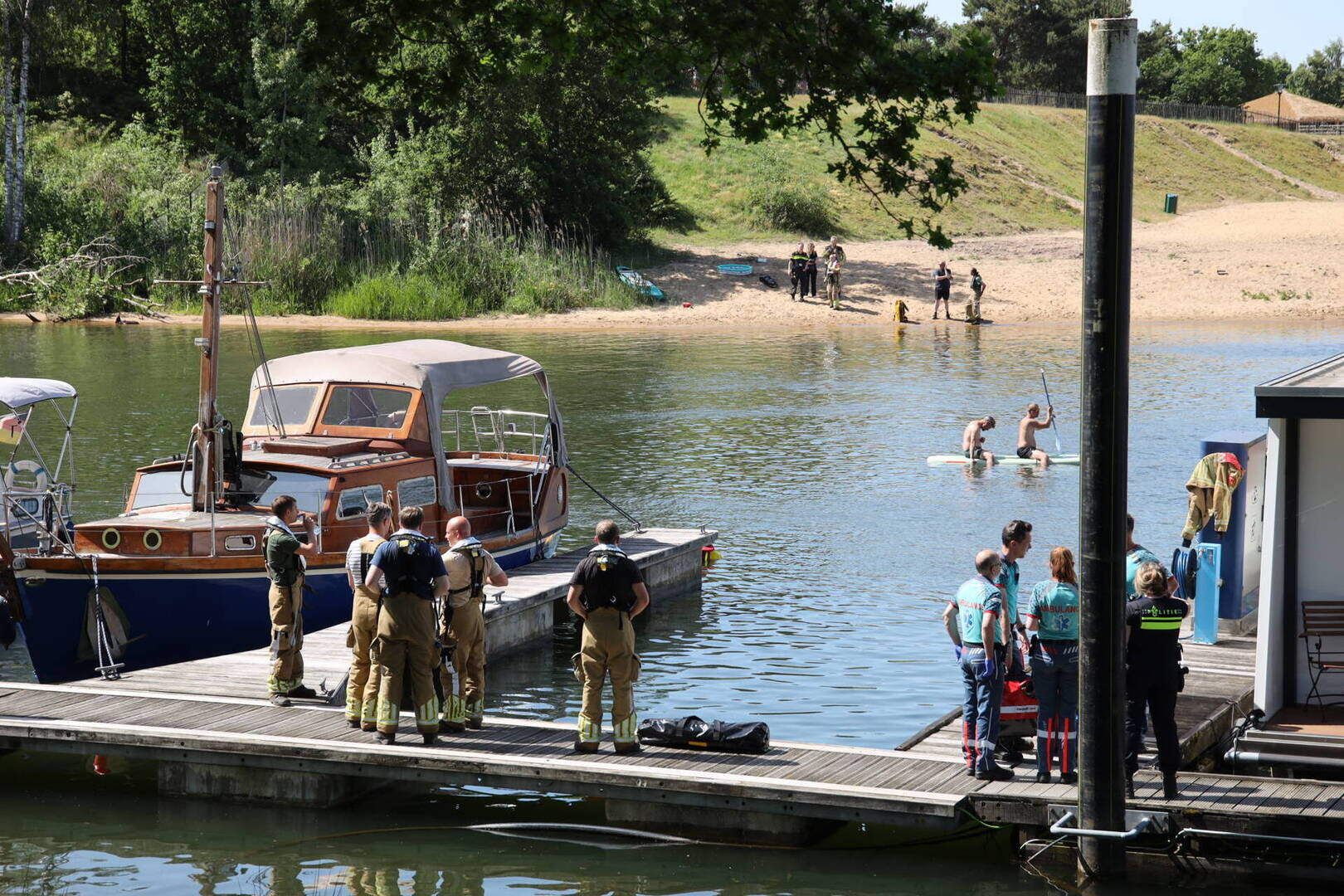 Schrik op strand bij vakantiepark in Well na verdronken Duitse zwemmer ...