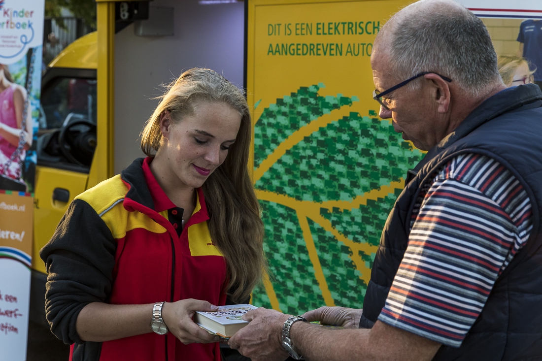 DHL-bezorgers hoeven geen zware pakketten meer af te leveren | De Limburger
