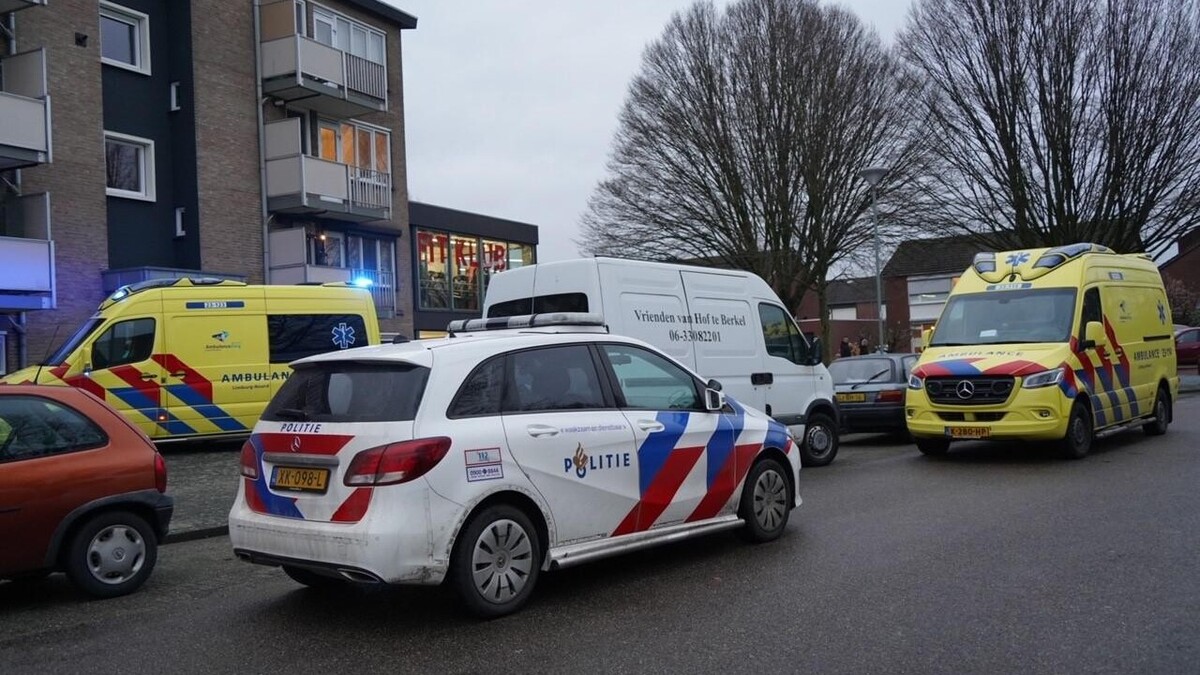 Man valt van trap in flat Horst: traumaheli ter plaatse | De Limburger
