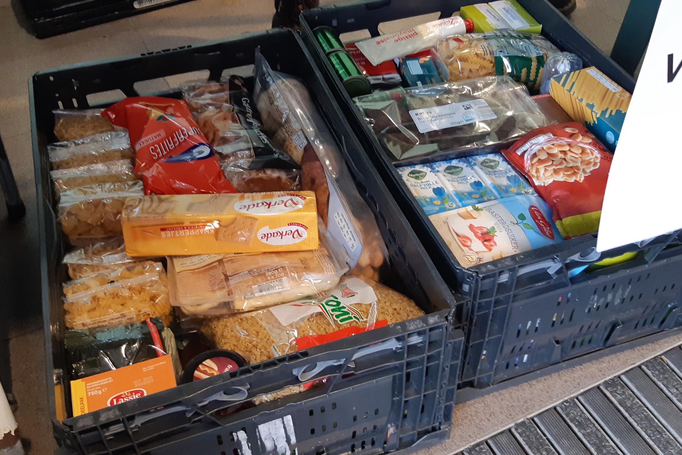 Duizenden houdbare producten en een aantal financiële donaties voor de ...