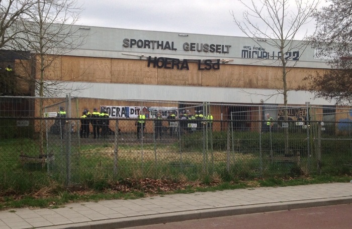Mobiele eenheid valt kraakpand Maastricht binnen | De Limburger