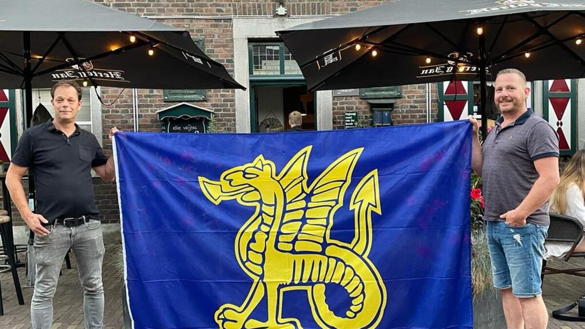 Drakenvlag Beesel ook te koop bij plaatselijke eetcafé | De Limburger