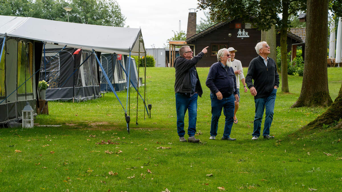 Jezelf zijn in je blootje, iedereen is gelijk op de naaktcamping in ...