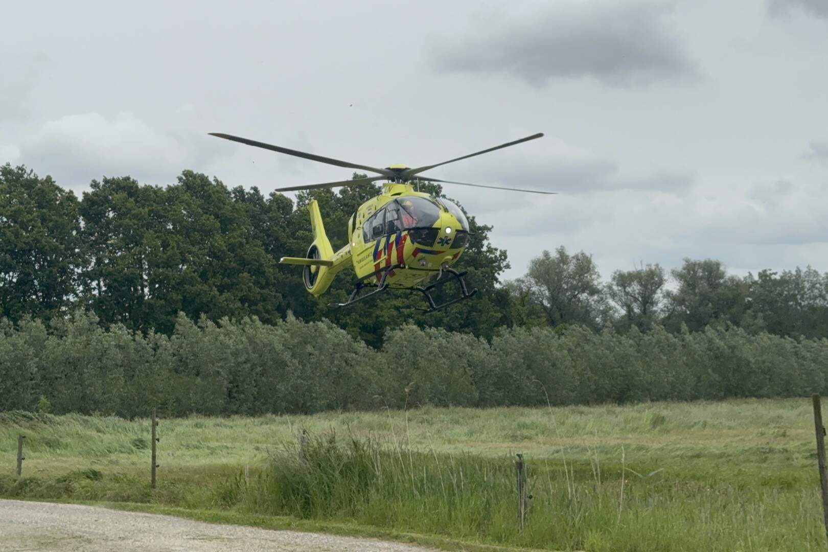 Vrouw gewond na val van paard, traumahelikopter geland in Sevenum | De ...