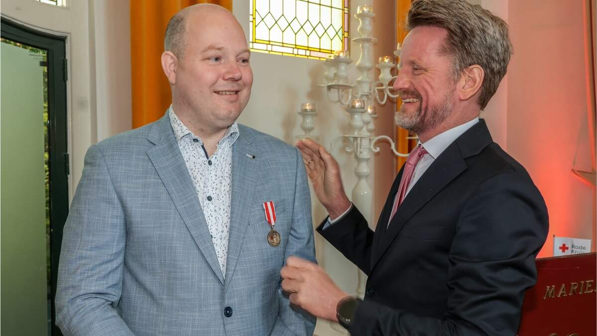 Rode Kruis eert Venlonaar Funs Jacobs met hoge onderscheiding | De ...
