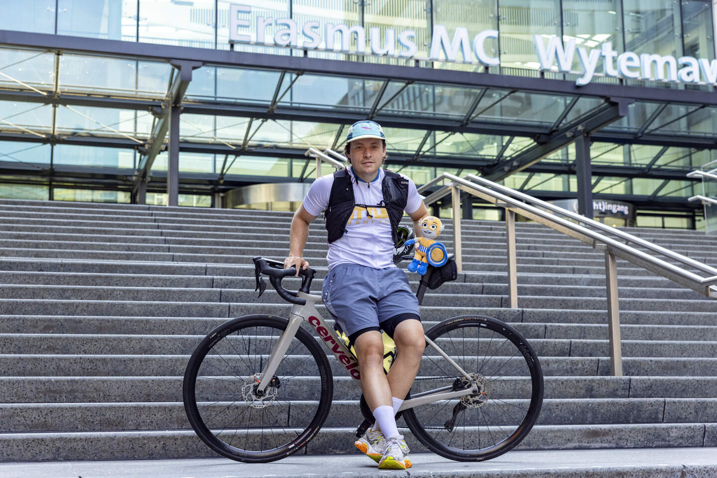 Jip (26) uit Elsloo inspireert zieke kinderen door sportieve actie: ‘Ik ...