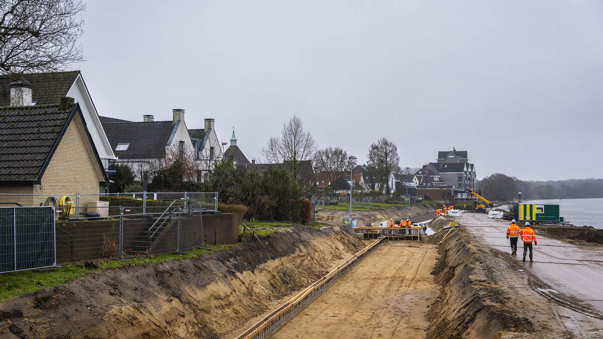 Dijkprojecten in Arcen en Buggenum en flat van hout in Brunssum ...