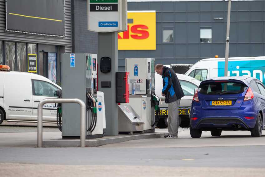 Benzineprijzen dalen flink door lagere olieprijzen | De Limburger