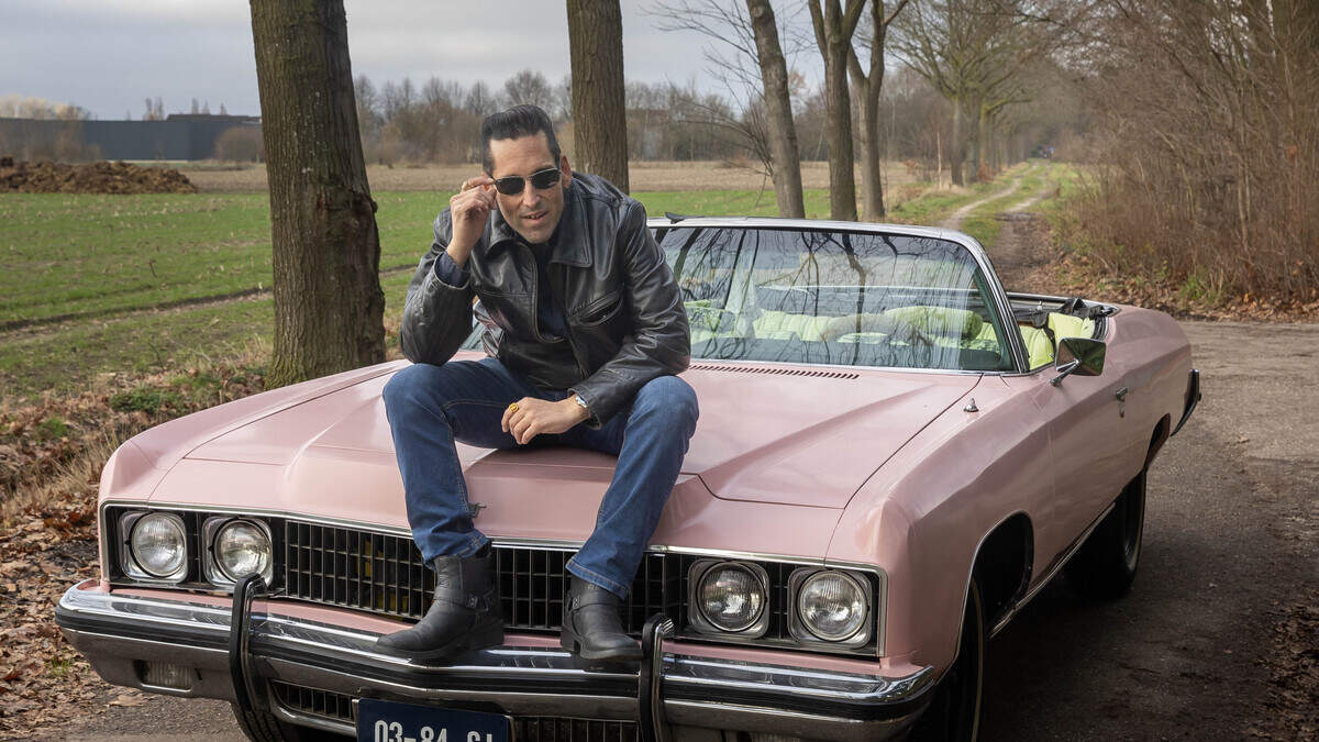 Rob (31) leende originele roze Flodder-slee uit voor opnames nieuwe ...