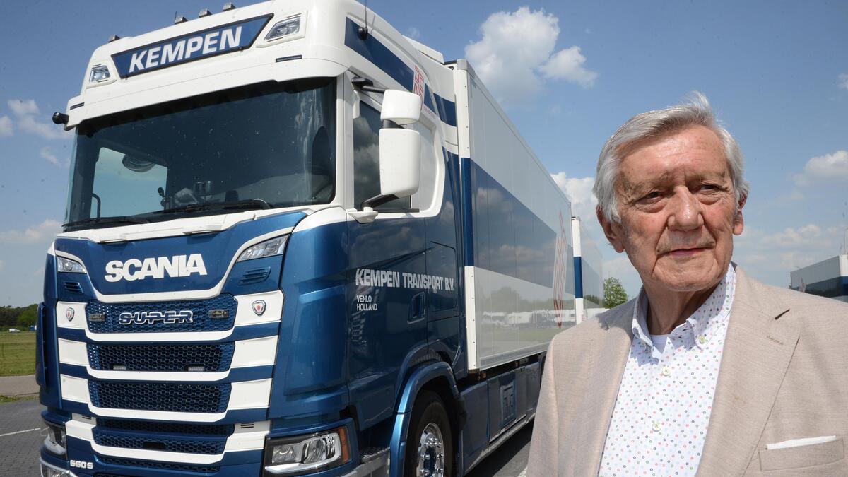 Gerard (84) is zestig jaar directeur van Kempen Transport in Venlo en ...