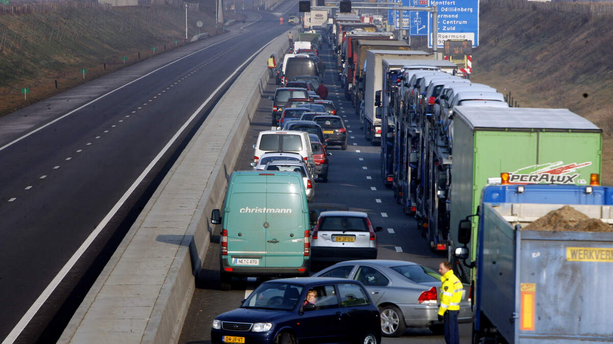 Afsluiting A2 leidt tot verkeerschaos: kilometerslange files rond ...