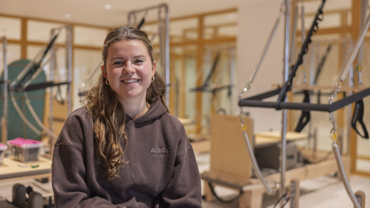 Dide (26) opent pilatesstudio met bar in hartje Brunssum: ‘Alcohol en ...