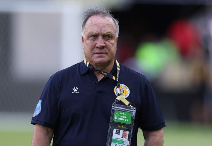 Eer Advocaat met een standbeeld op Curaçao, maar laat Rutten ...