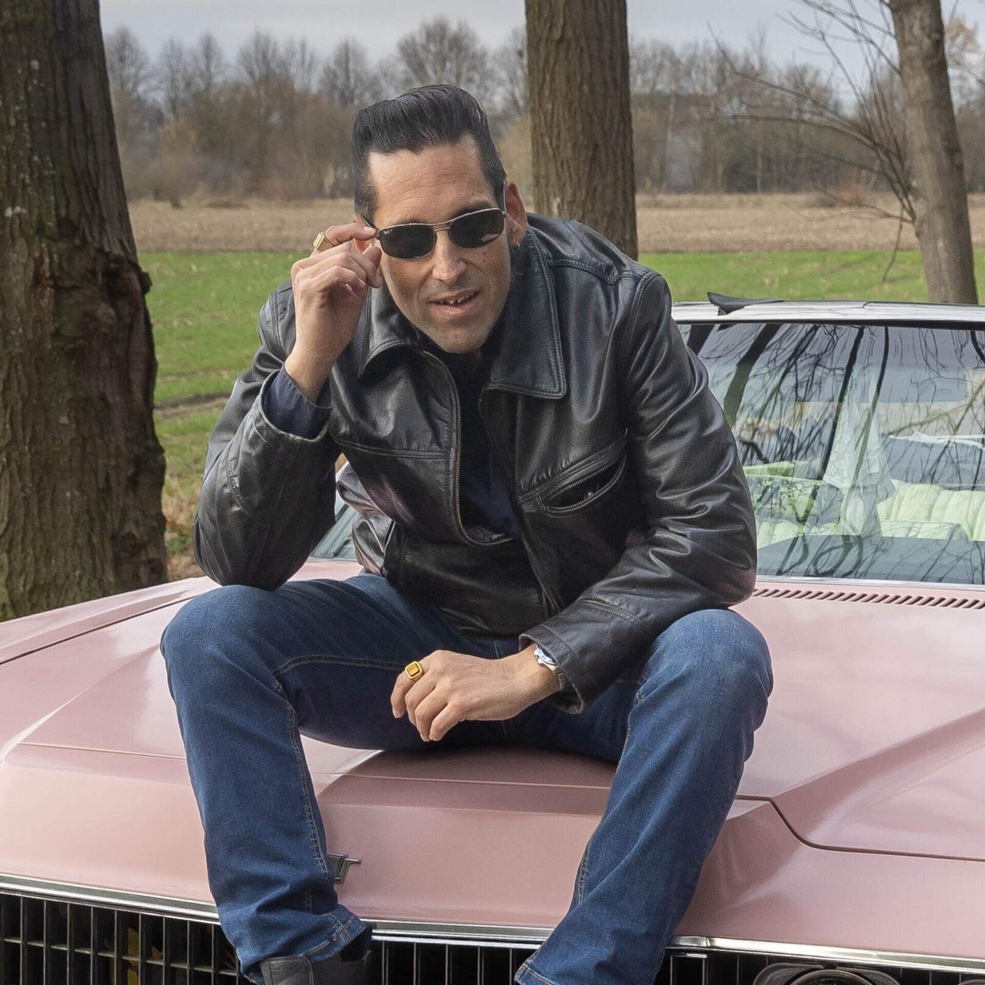 Rob (31) leende originele roze Flodder-slee uit voor opnames nieuwe ...