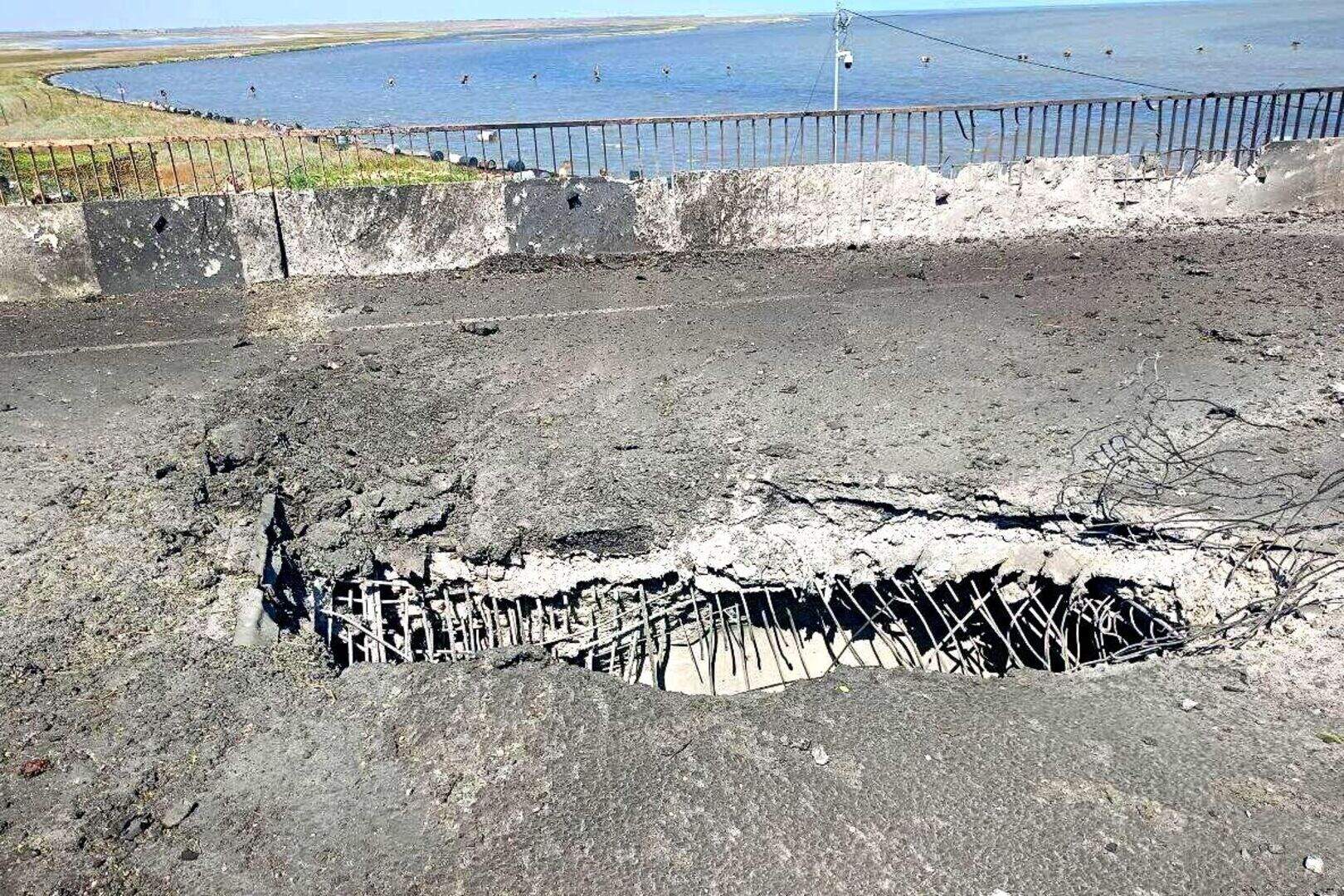 Belangrijke brug bij de Krim beschadigd door Oekraïense drone-aanvallen ...