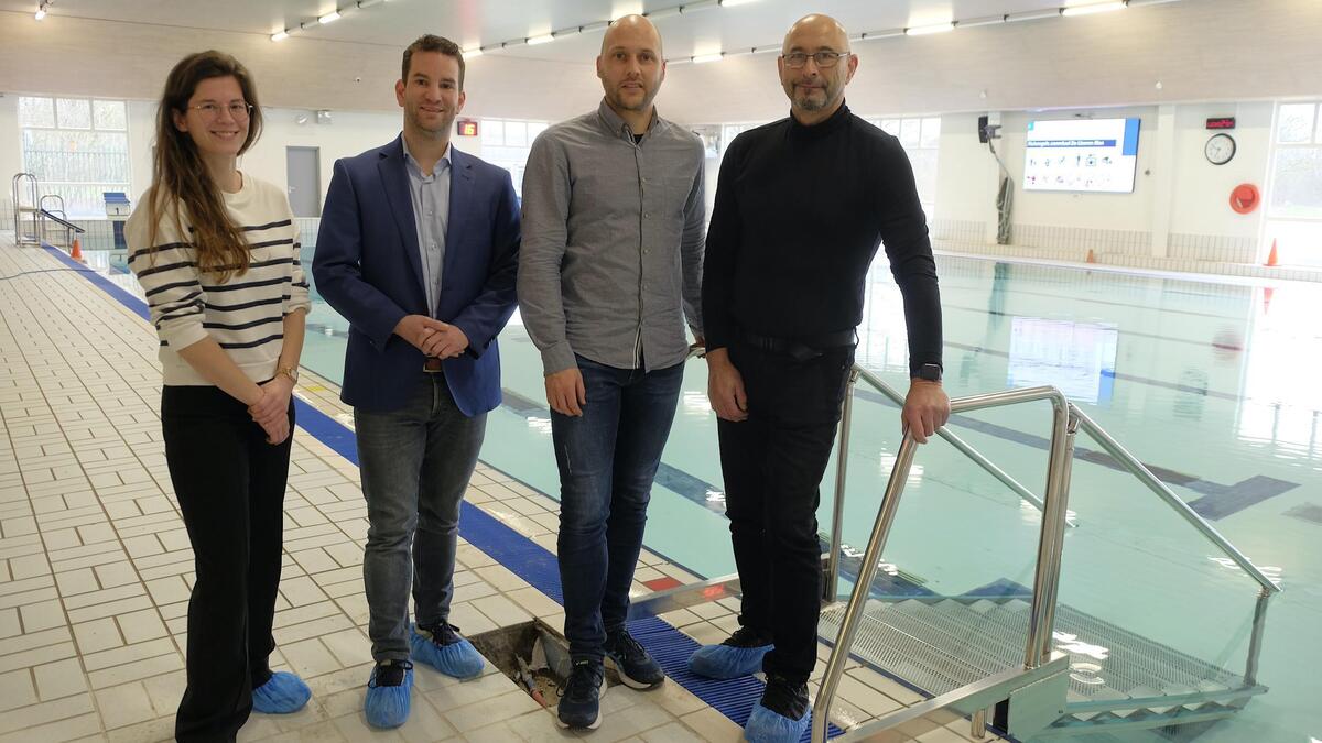 Dankzij de ‘luie trap’ in zwembad De IJzeren Man in Weert kan iedereen ...