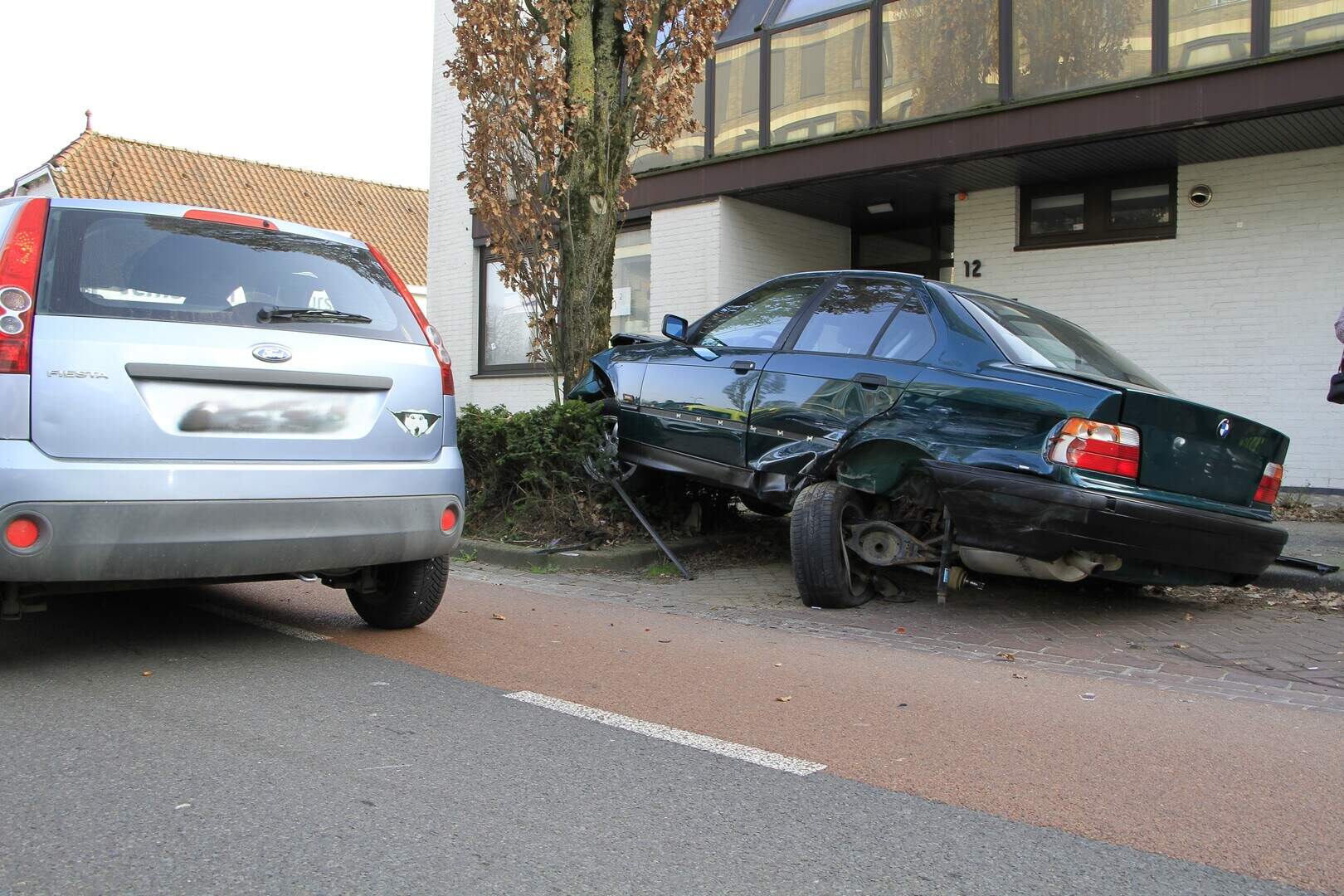 Gewonde bij botsing met vier voertuigen in Weert | De Limburger