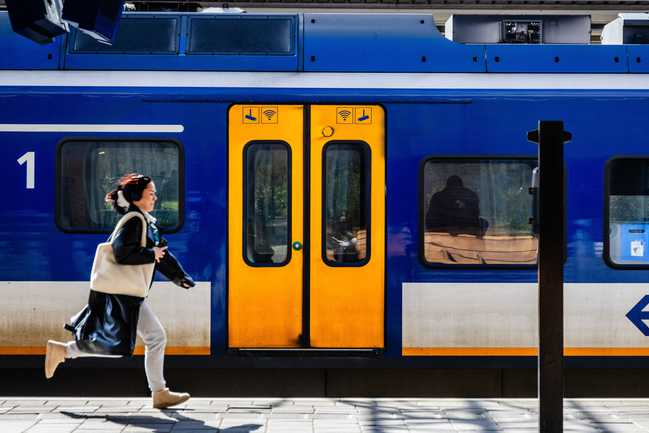 NS en ProRail moeten volgens reizigersvereniging Rover onder streng ...