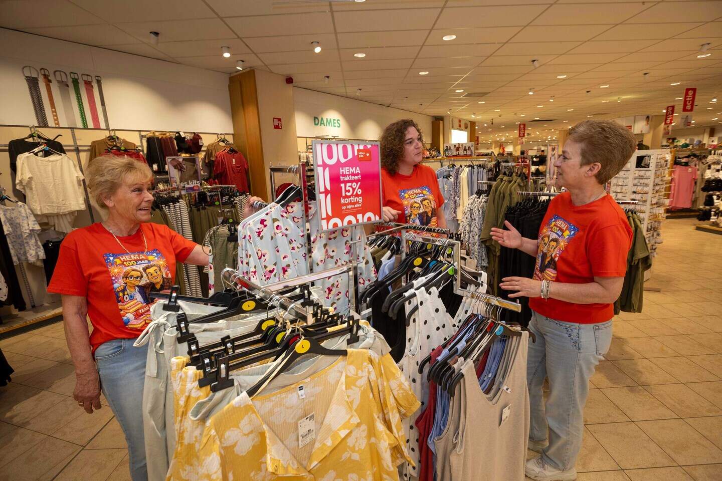 HEMA bestaat 100 jaar en dat wordt ook door de Limburgse medewerkers ...