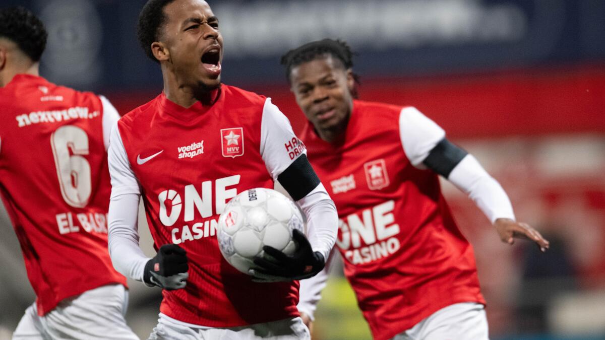 MVV-revelatie speelde vorig seizoen nog in de vierde divisie en staat ...