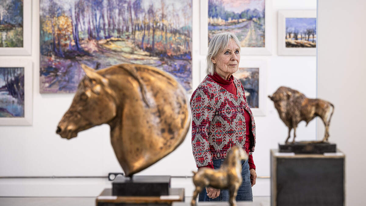 Beppie Wong (83) schildert nog elke week en exposeert haar werk naast ...