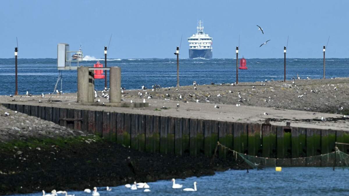 ‘Hanta-cruiseschip’ Hondius is aangekomen in Rotterdamse haven ...