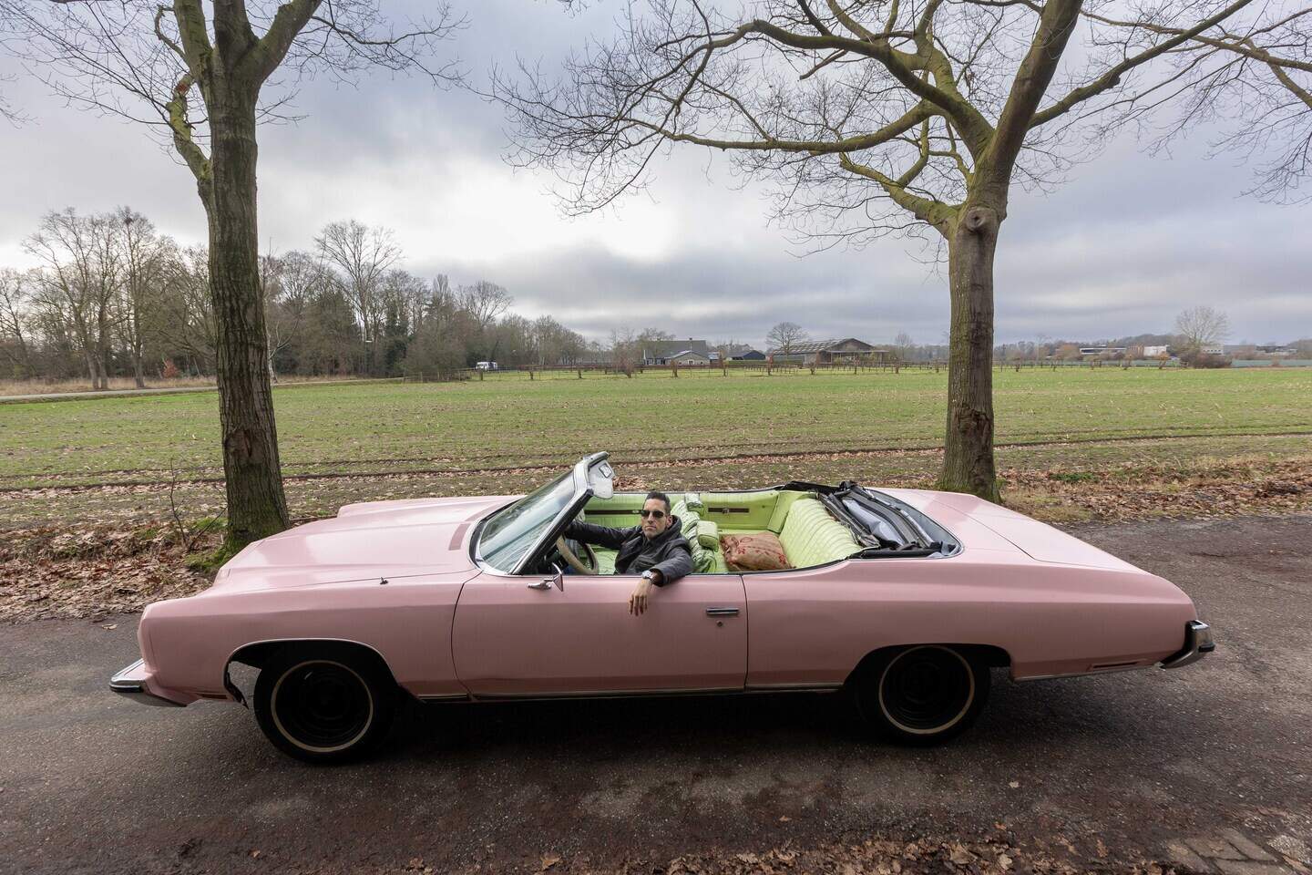 Rob (31) leende originele roze Flodder-slee uit voor opnames nieuwe ...
