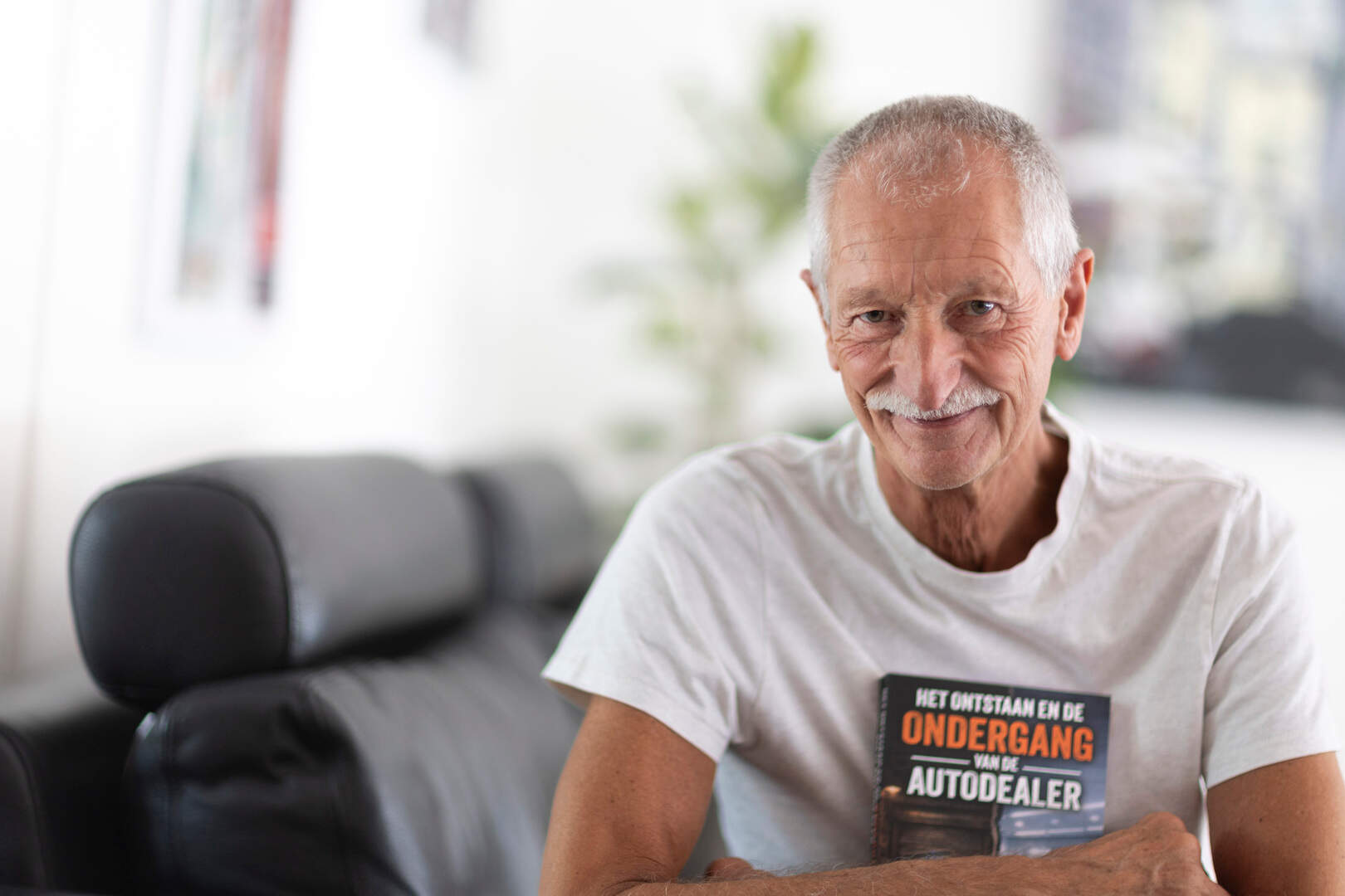 Oud-dealer Ruud (73) uit Geleen schreef boek over echte wereld achter ...