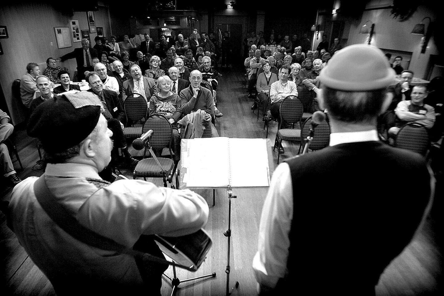 Hoensbroeks carnavalsicoon Piet Boonstra (1940-2026) van Duo ...