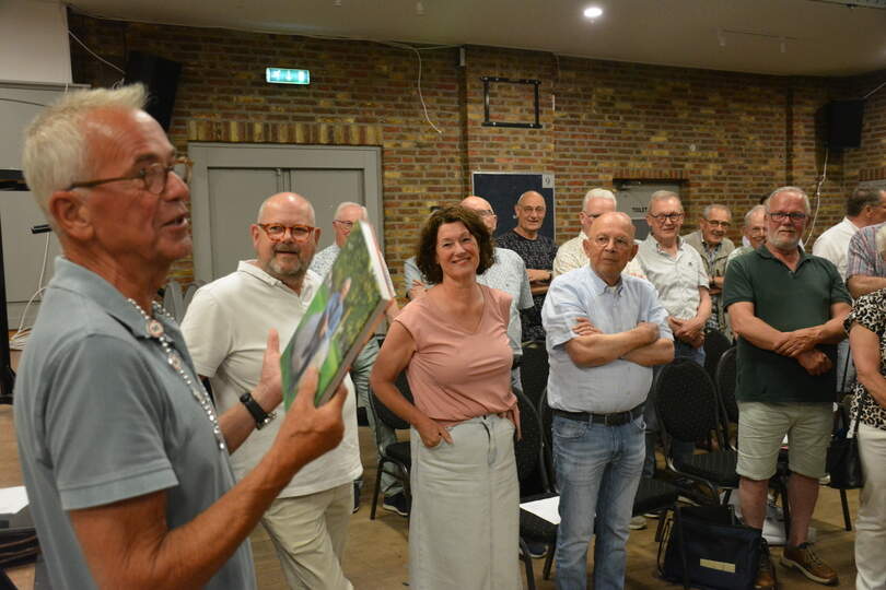 ‘Selfmade’ dirigent Jan Knaapen uit Tegelen zwaait het stokje al ...