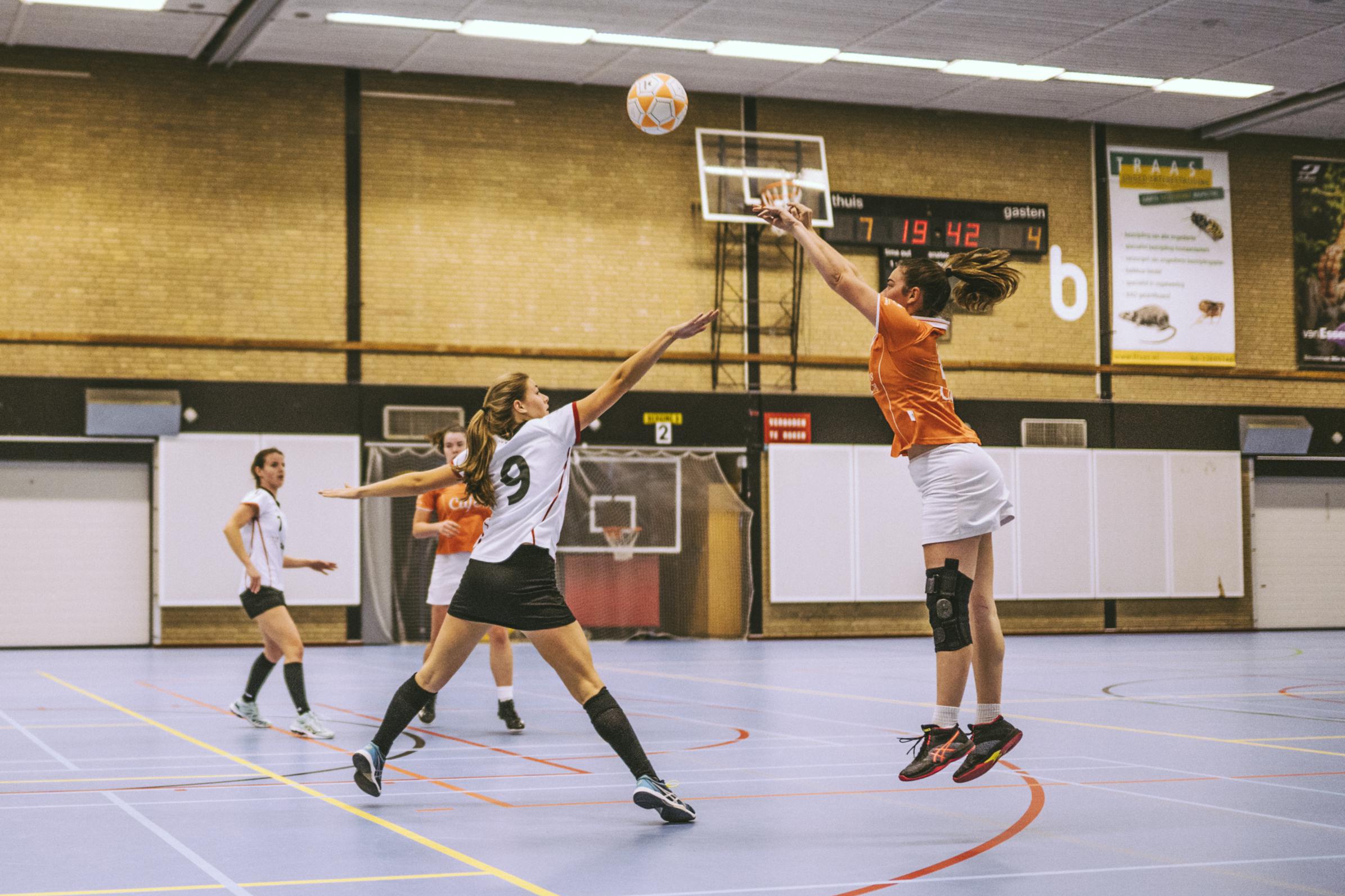 Direct een overwinning voor Oranje Wit Leunen in eerste duel ooit in ...