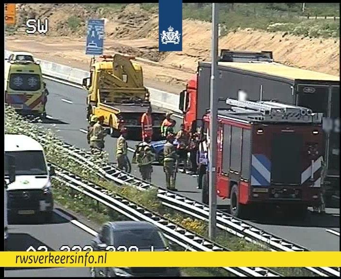 Weg weer vrij na ongeluk op A2 bij Echt, files opgelost | De Limburger